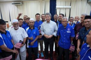 45 Pengerusi KRT terima Sijil Pelantikan daripada Tok Mat – Negeri Kita