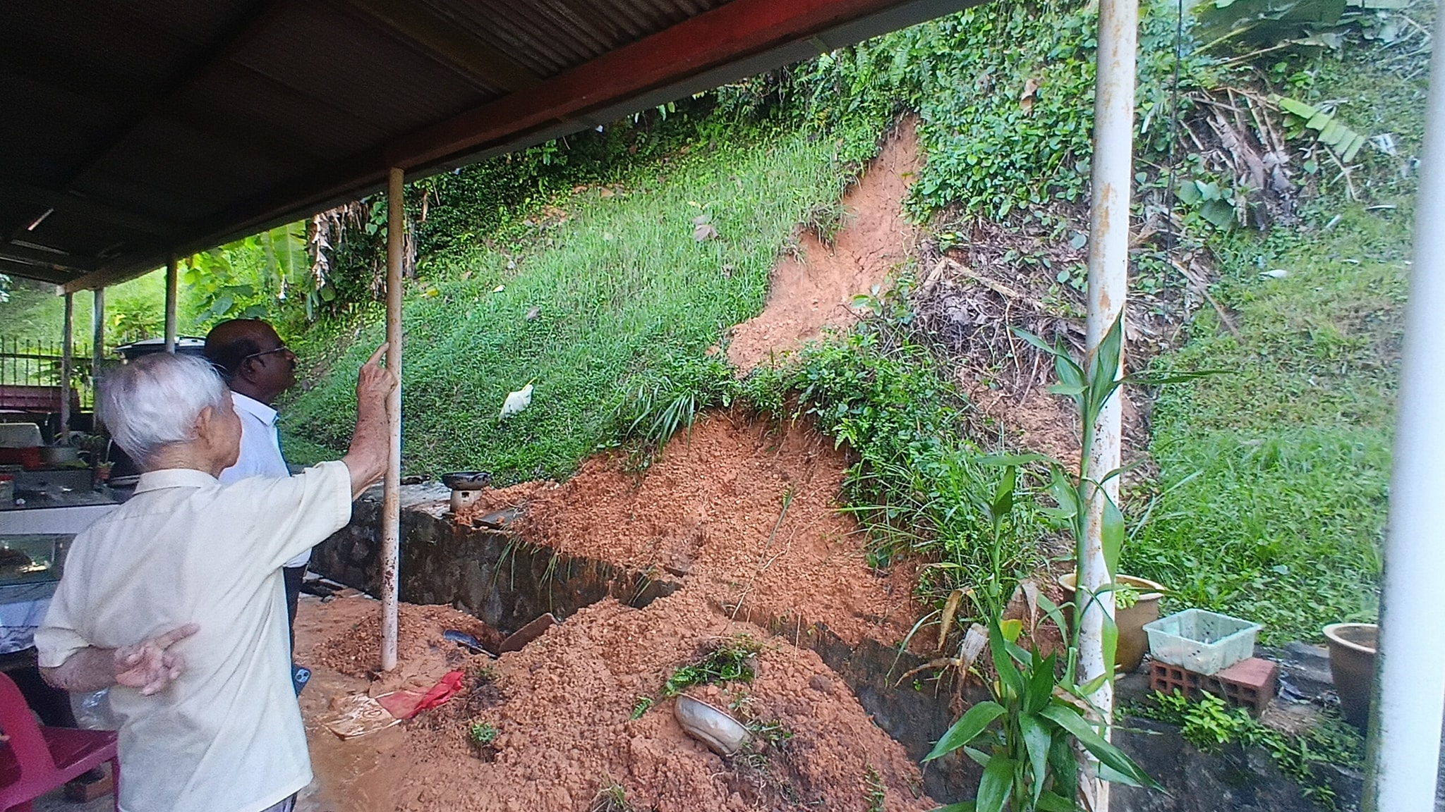 Gunasekaren lawat tanah runtuh Taman South East Garden – Negeri Kita