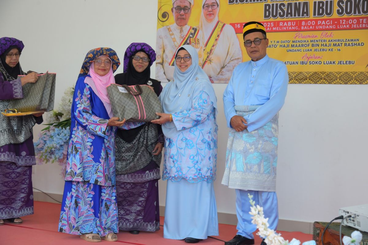 Program Bicara Adat dan Penyerahan Busana Ibu Soko – Negeri Kita